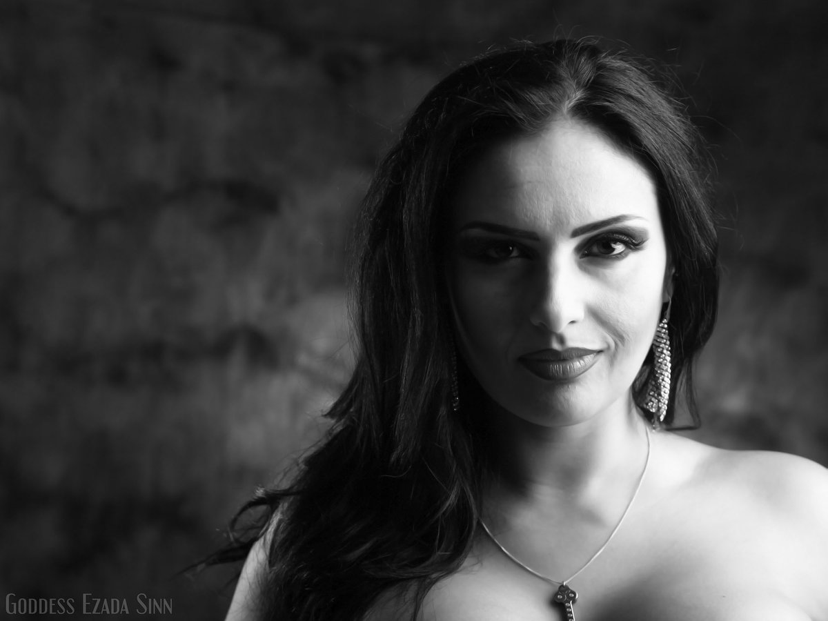 ♀️ The Matriarch Ezada Sinn ♀️ 🔞 On Twitter I Delight In Playing