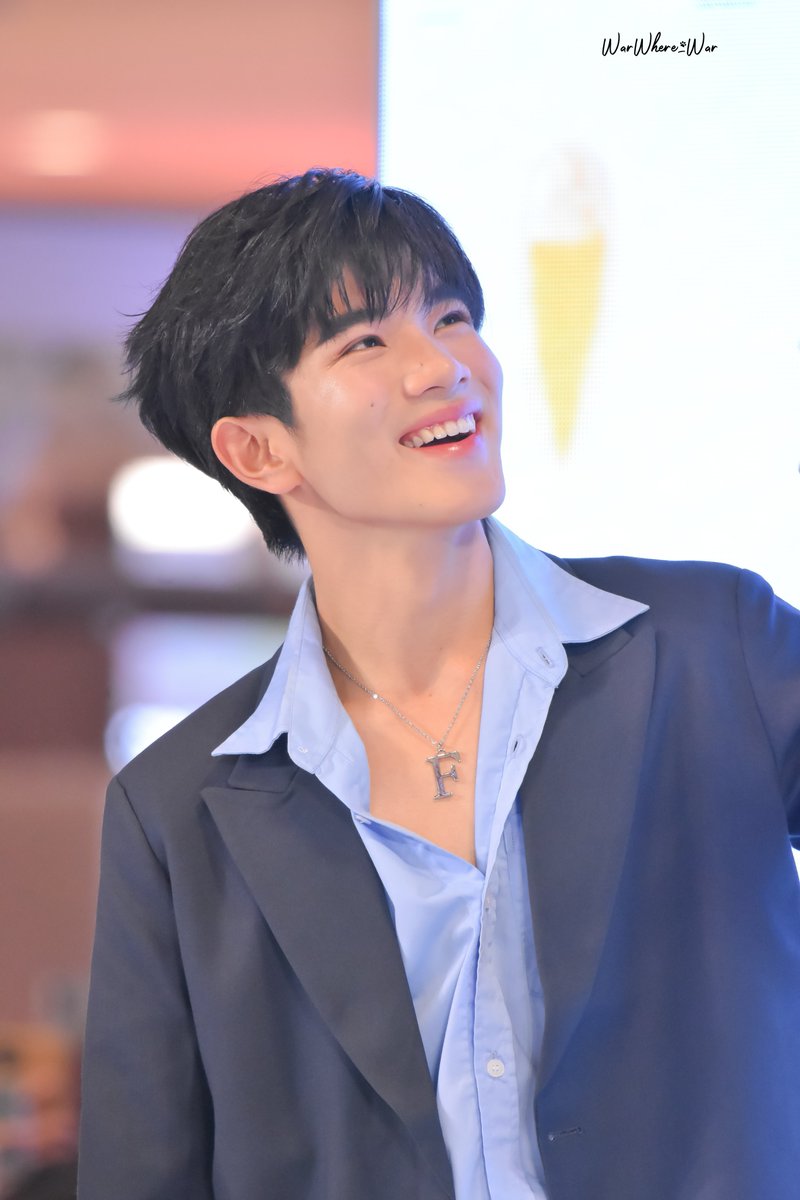 23.1 ²—𝕐𝕎 on Twitter: "RT @warwhere_war: ชั้นมาทำอะไรที่นี่ แงง น้องน่ารัก"