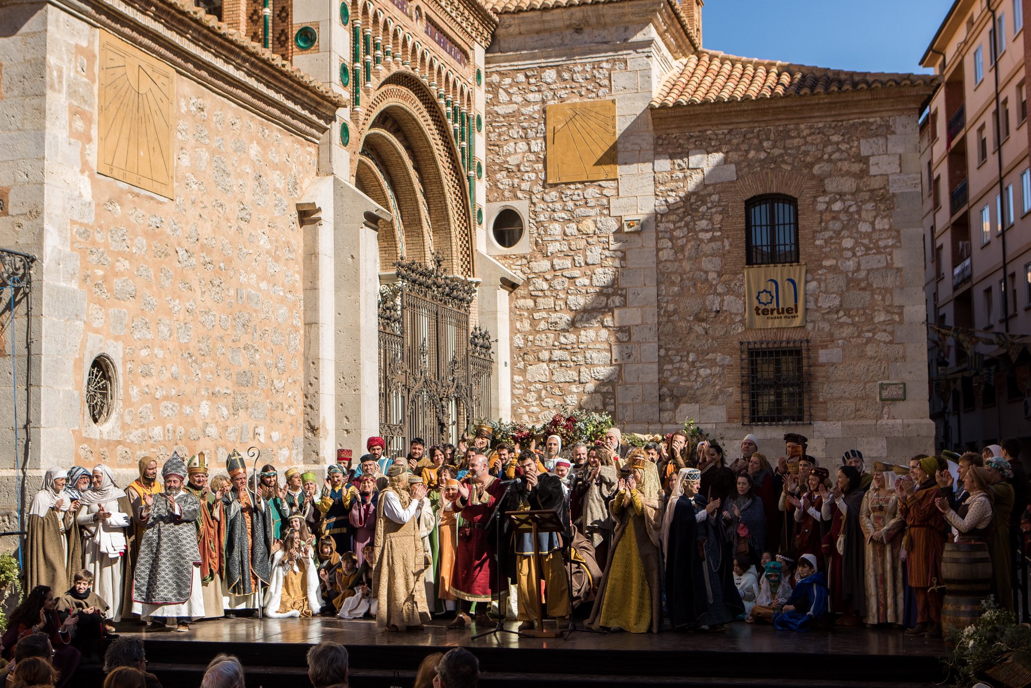 Bodas De Isabel on Twitter: "Isabel de Segura se casó con Don Pedro de Azagra en la Plaza de la ...