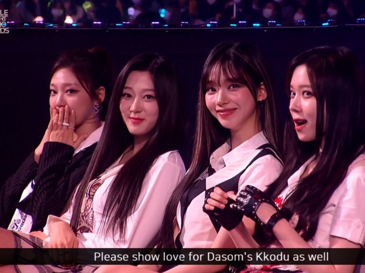 😏 on Twitter: "RT @KUDOKUNG_: นางจ่ายคนทั้งฮอลจริงๆ ใครไม่กรี้ดปรับ ICONIC AESPA ON CCMA # ...