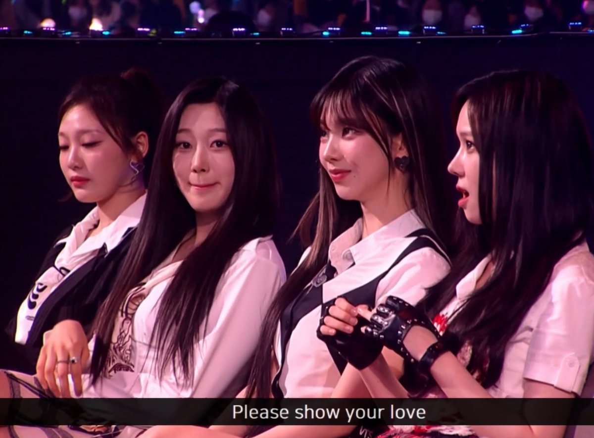 😏 on Twitter: "RT @KUDOKUNG_: นางจ่ายคนทั้งฮอลจริงๆ ใครไม่กรี้ดปรับ ICONIC AESPA ON CCMA # ...