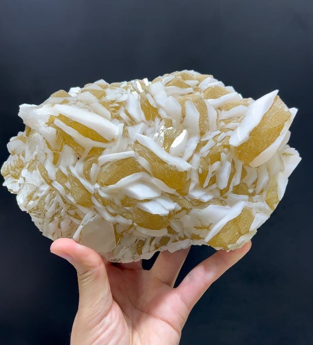 Geology Tweets on Twitter: "Sandwiched calcite from Fujian Province, China Photo: Min_minerals # ...