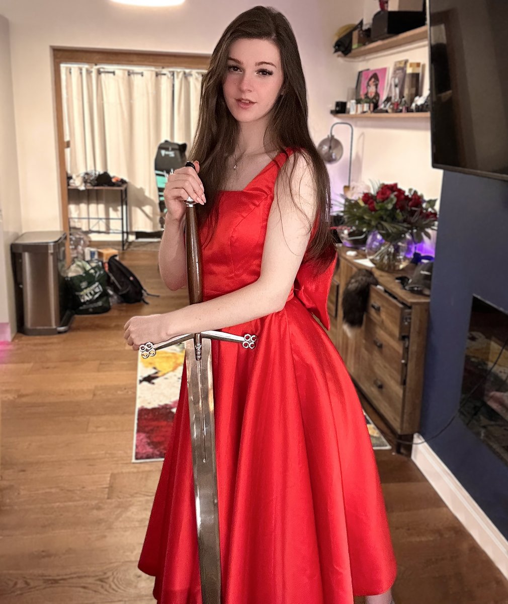 Ya like guys with big swords? F1NN5TER @f1nn5ter