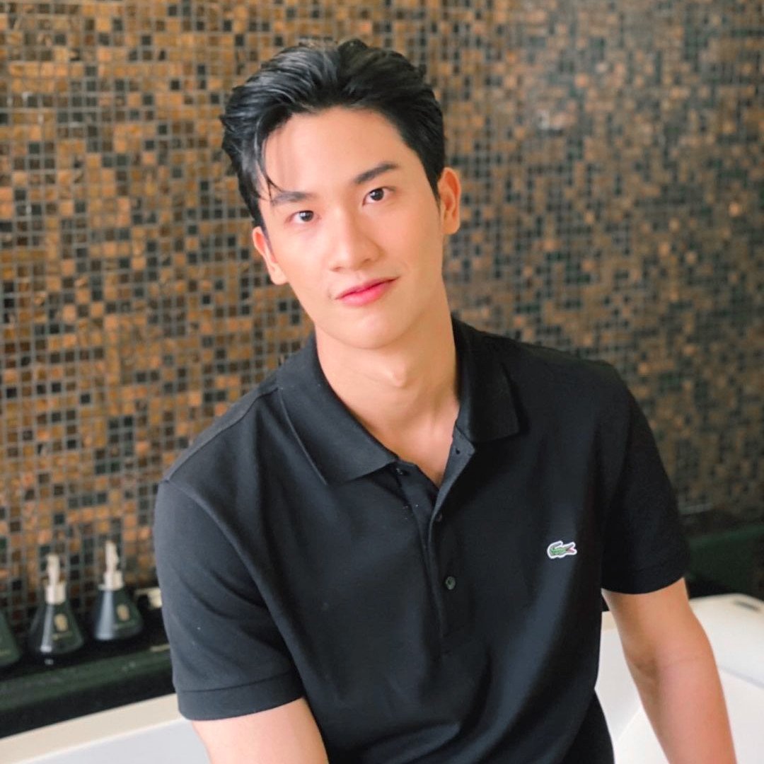 ADRIANA🌈💖 on Twitter: "i mean— 😔🫰🏻 #Tawan_V"