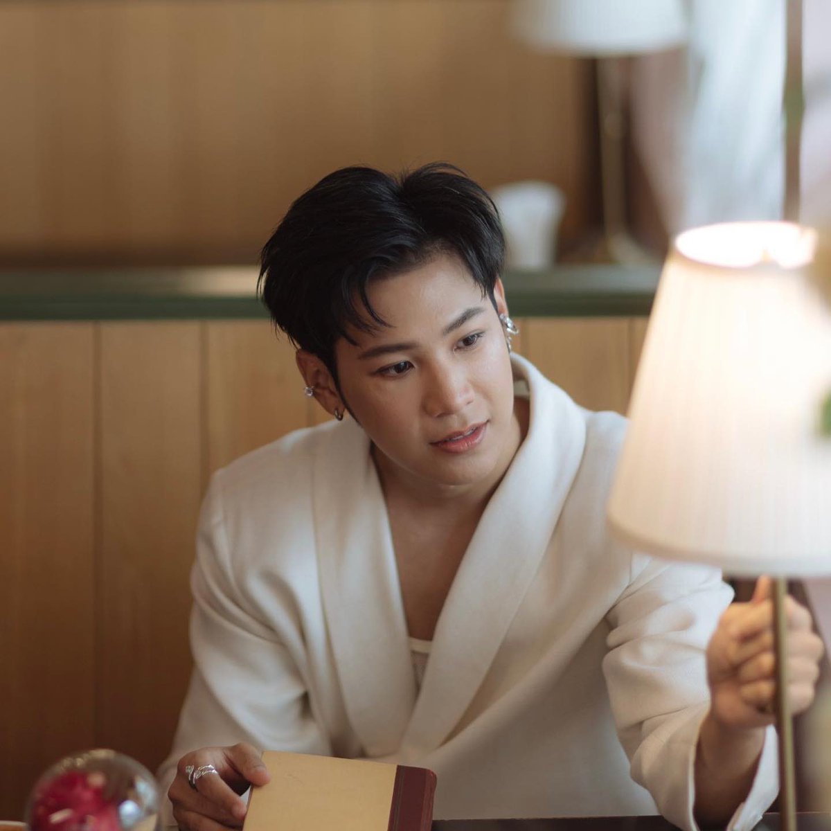 p_pputt on Twitter: "RT @singtostjinx: “Valentine with __singto 🤍” the photos are so gorgeous he ...