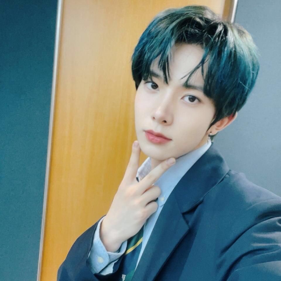 จินเจ้อ👩🏻🍳🥧⋆⁺ On Twitter Rt Btbxx พึ่งสังเกตว่าฮีซึงชอบเซลฟี่เบลอๆภาพจะไม่ค่อยชัด อันนี้