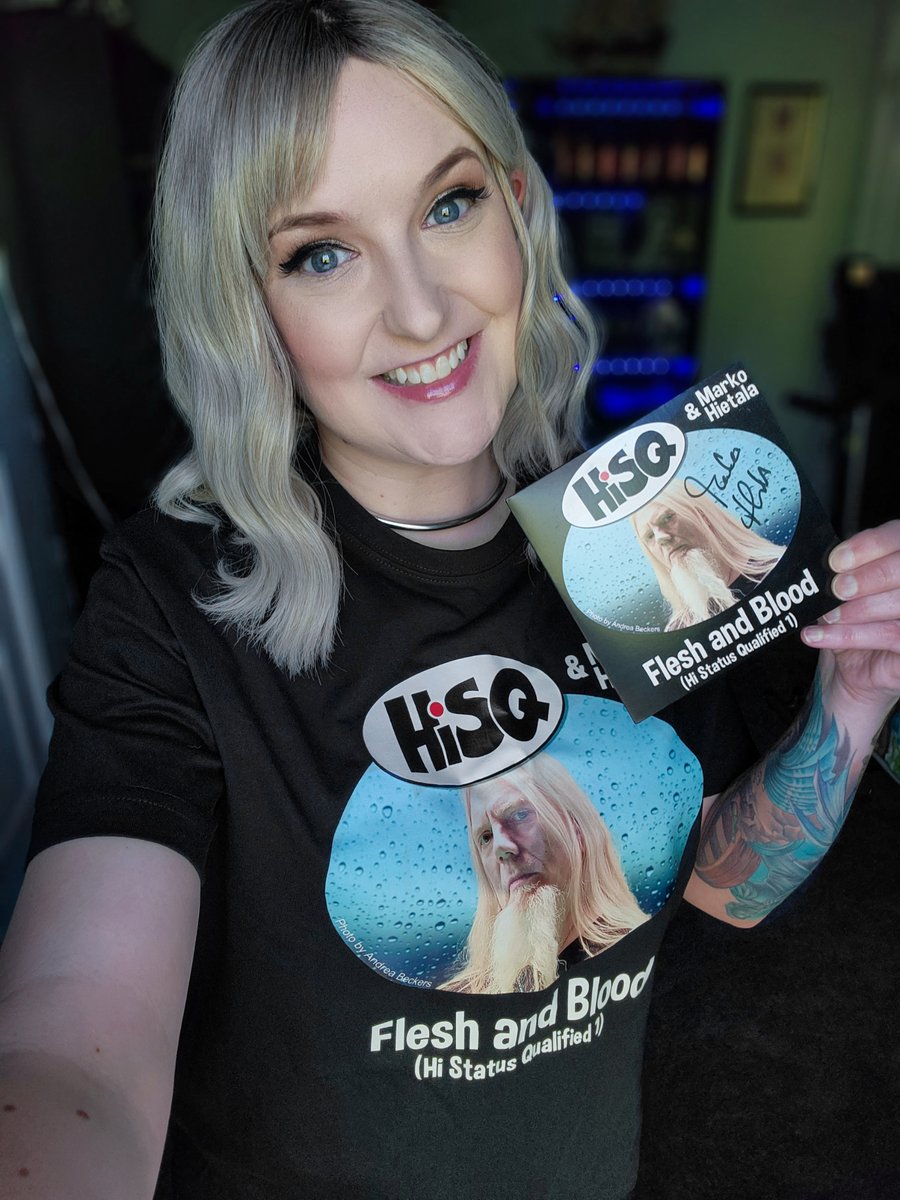 Tauri Reacts on Twitter: "Look what I received in the mail from @HiSQ_Official , a t-shirt and a ...