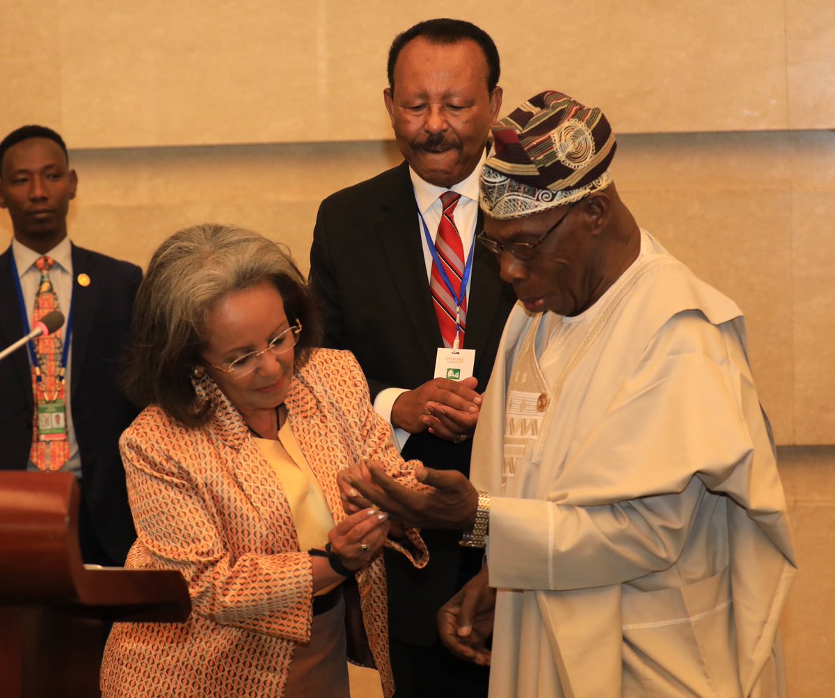 Office of the President, Ethiopia on Twitter: "2/3 የወርቅ ቀለበት ስጦታ አበርክተዋል። “ፕ/ት ኦባሳንጆ በኢትዮጵያ ጦርነቱ ...