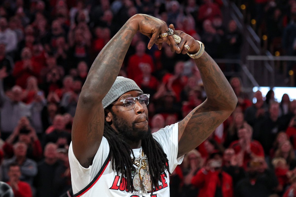 Williamncaudill on Twitter: "I still got this big ass ring. @UofLSheriff50"