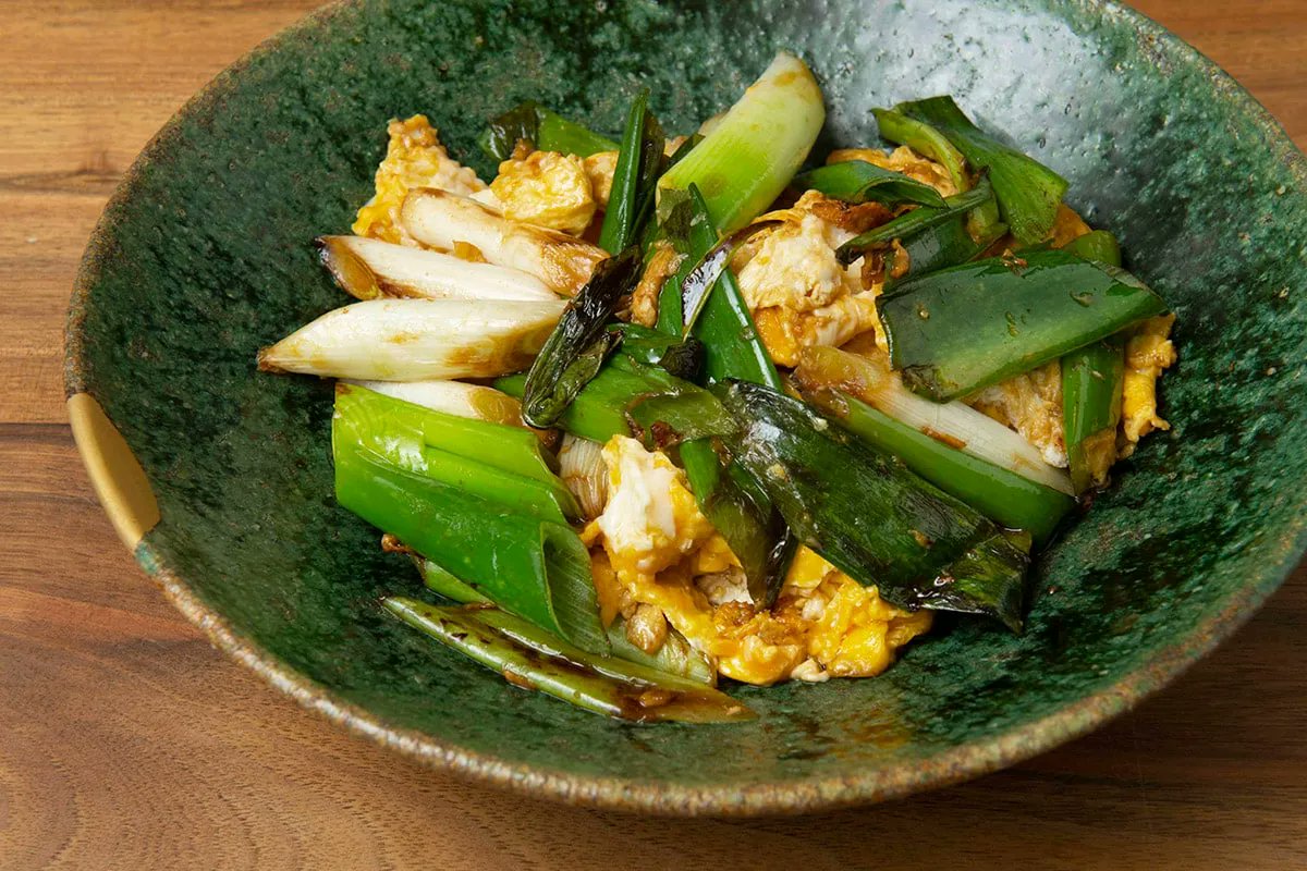 GINZA on Twitter: "長ねぎを丸ごと味わう簡単レシピ 「長ねぎと卵の炒めもの」 https://buff.ly/3JSQ7yH"