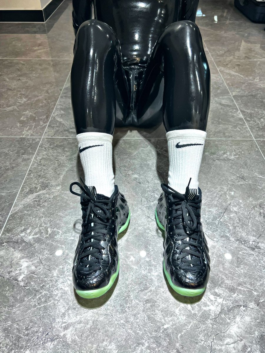 Latex- Boot on Twitter: "全明星喷泡太爽，手感丝滑，上脚包裹性好，艹穿了一下午太tm味了，真香，下回插这双。"