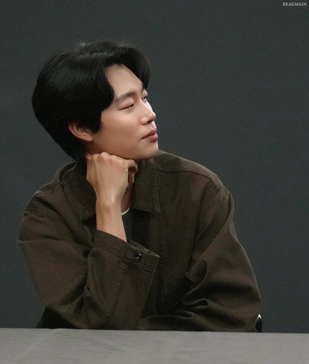 K-Drama Menfess on Twitter: "Ryu junyeol casually flexing his gorgeous side profile Picd cr ...