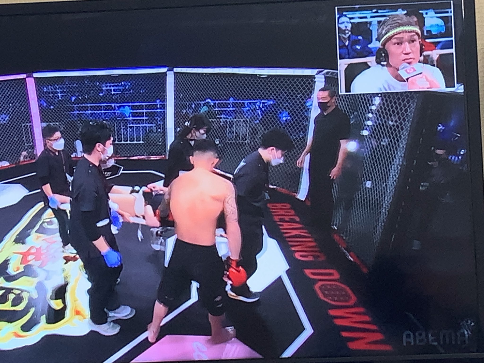 ほーらい on Twitter: "@breakingdown_jp @hiroto_soto_ タンカーで運ばれてる… 壮絶な殴り合いやった！！ 後半の試合もまだまだオッズ公開中 ...