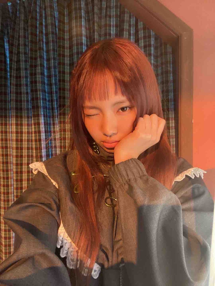 newjeans phoning on Twitter: "230218 hyein 📞 HI: ☺️ HI: 😆 HI: does it happen to you too y/n?? HI ...