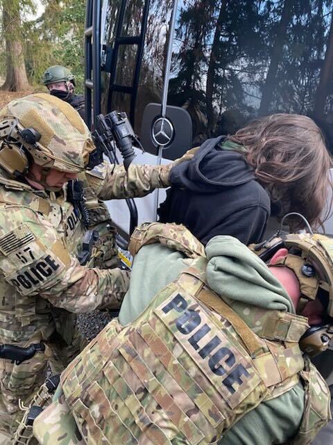 Jason Martinez On Twitter Pictures Of Us Marshals Arresting The 18