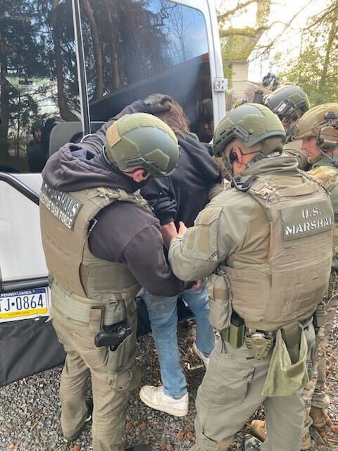 Jason Martinez On Twitter Pictures Of Us Marshals Arresting The 18