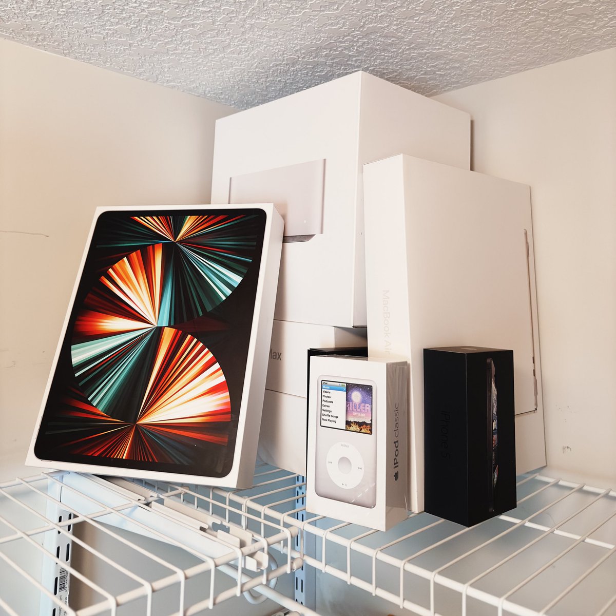 Basic Apple Guy on Twitter: "RT @BasicAppleGuy: I’ll show you mine if you show me yours: Apple ...