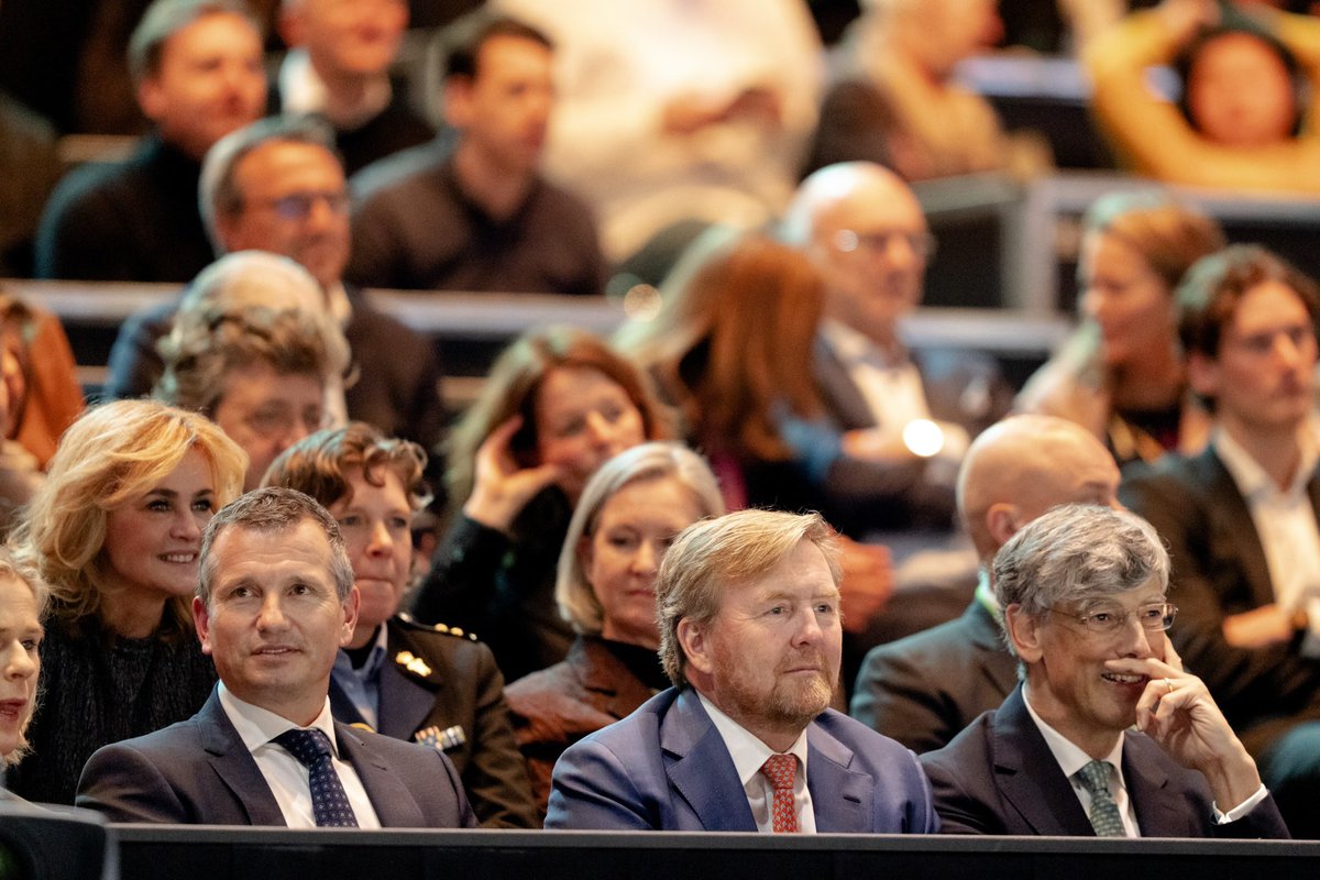 Inge Commissaris 🕊 on Twitter: "RT @koninklijkhuis: Koning Willem-Alexander woont de heren ...