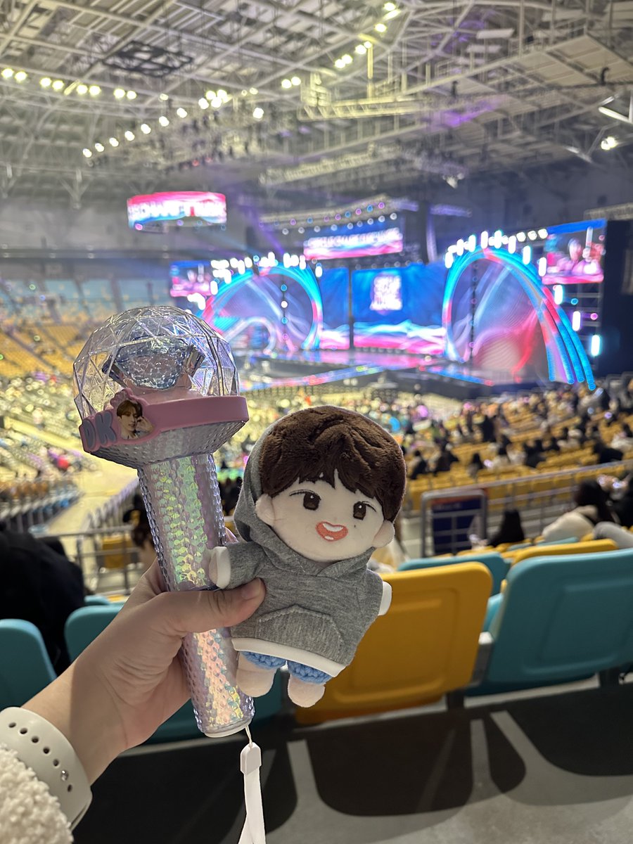 f on Twitter: "first kspo dome experience! 🫶🏻"