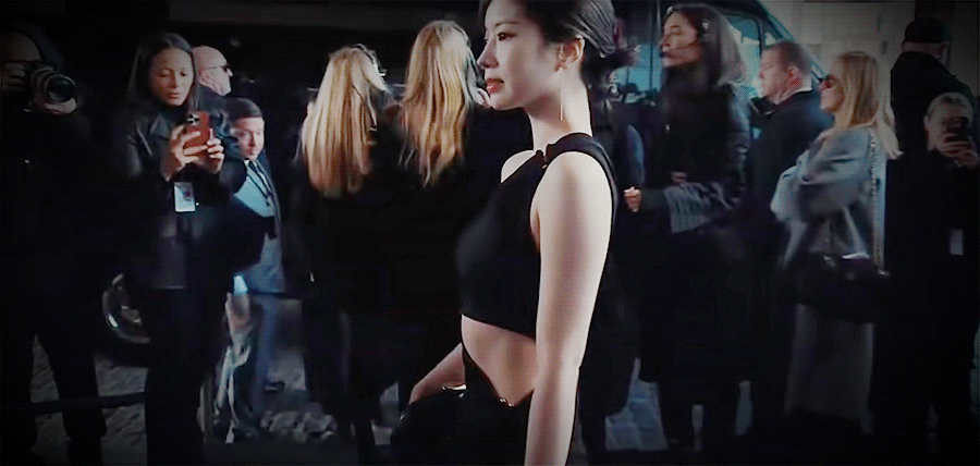 인스티즈(instiz) on Twitter: "고급진 드레스 입고 뉴욕 패션쇼에 간 다현.jpgif (링크에 더있어요👉) https://instiz.net/pt/7329860"