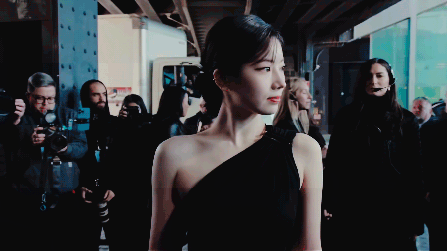 인스티즈(instiz) on Twitter: "고급진 드레스 입고 뉴욕 패션쇼에 간 다현.jpgif (링크에 더있어요👉) https://instiz.net/pt/7329860"