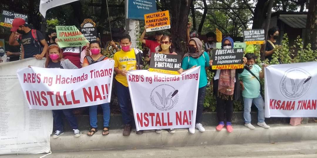MAKISAMA-Tinang members hold a protest at the Department of Agrarian ...