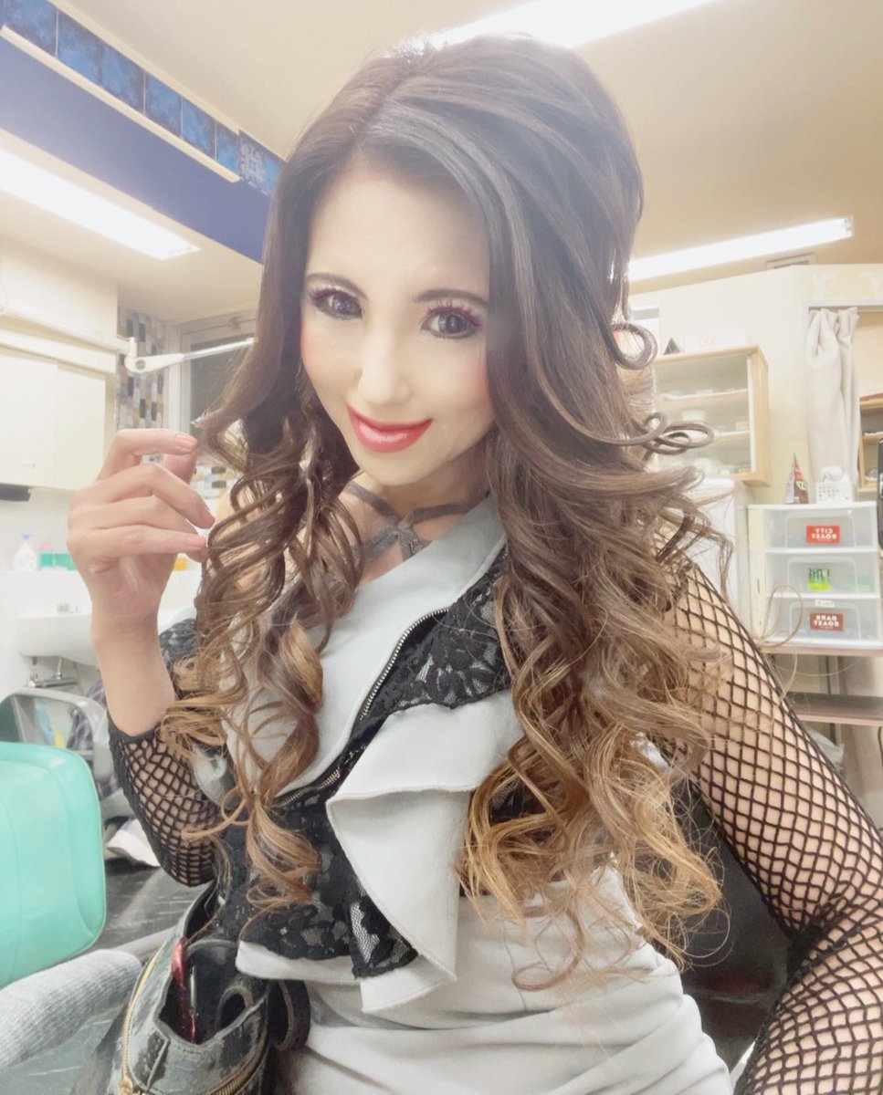 華乃 女王様🌹🐝Mistress Kano.. on Twitter: "ヘアセット終わってリモアへ。次はこの黒い仔の入院"