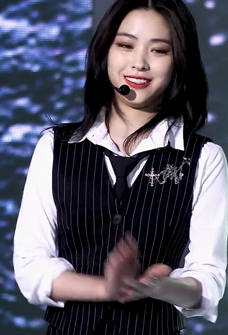 ShinRyujin_THAILAND on Twitter: "RT @dailyryujins: for this ryujin i’m on my knees"