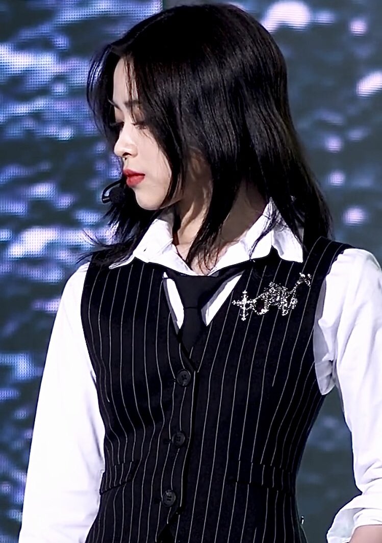 ShinRyujin_THAILAND on Twitter: "RT @dailyryujins: for this ryujin i’m on my knees"