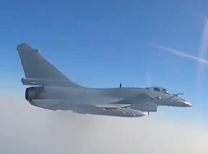 PN1 on Twitter: "RT @RupprechtDeino: Quite interesting, this J-10B has been re-engined with the ...