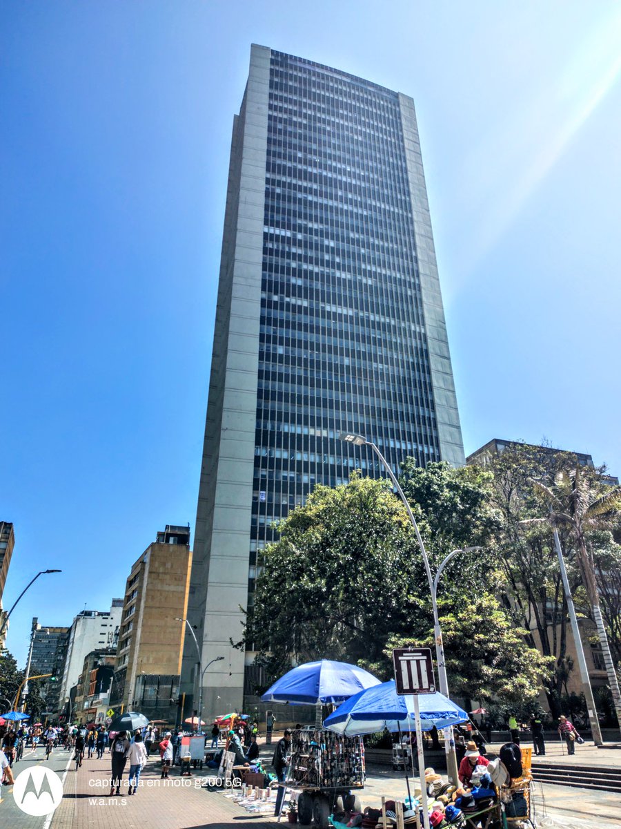 Historia Fotográfica de Bogotá y Colombia on Twitter: "Edificio Avianca, (foto de Santiago ...