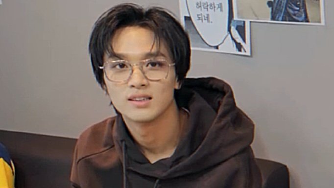 yo dream rush on Twitter: "RT @haechanprints: oh haechan is such a heartthrob"