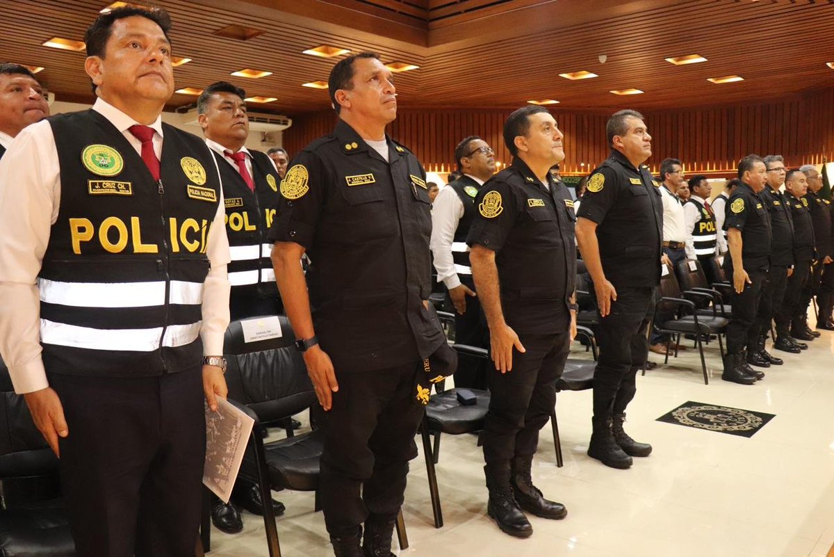 Asimismo, estuvo presente el general PNP Adolfo Valverde Arcos ...