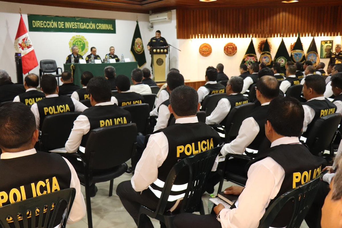 Asimismo, estuvo presente el general PNP Adolfo Valverde Arcos ...