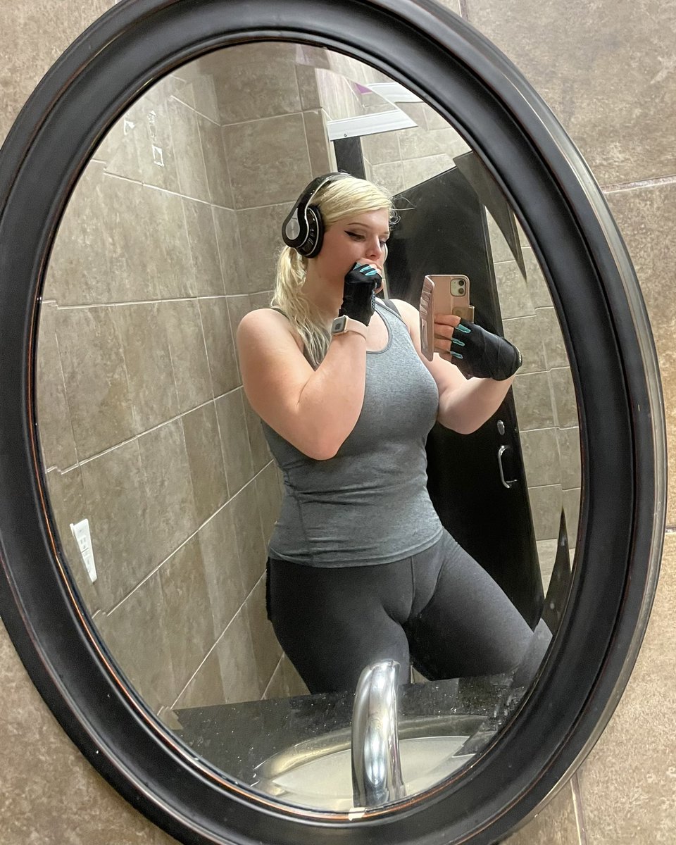 Reminder this trans girl lifts 😋 🏳️‍⚧️ Amanda Rae 🏳️‍⚧️ @realamandarae