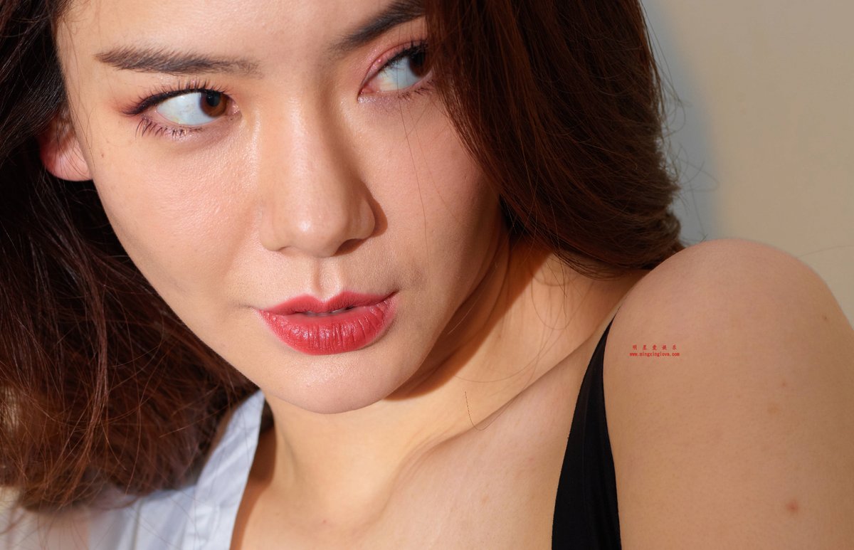 mingxinglove on Twitter: "#戚薇 内衣广告宣传照原片，单张50M大小，放大可看清 #肌肤 绒毛，高清 #8K 分辨率原图无修生图下载 #明星原图 #明星生图 ...