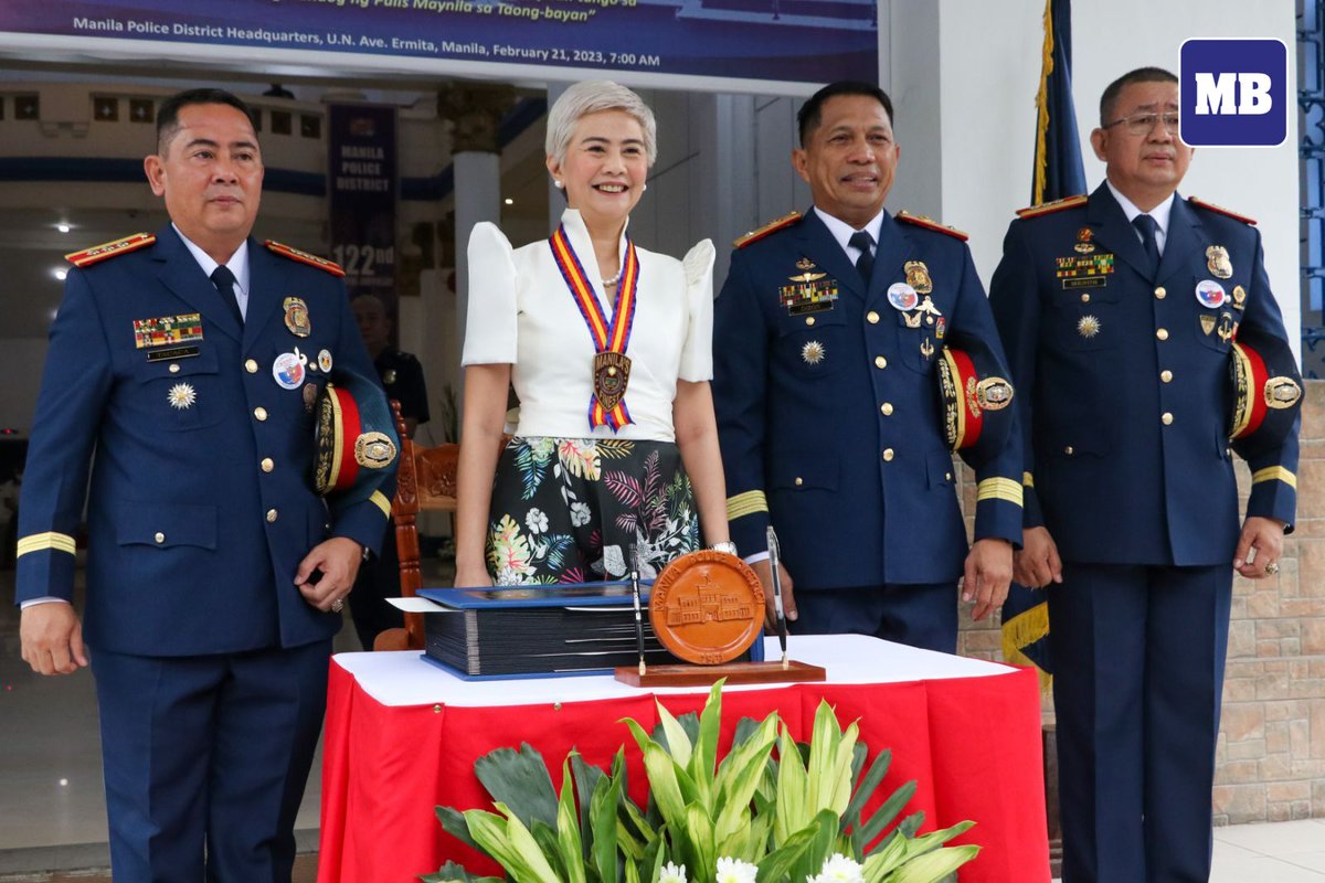 PNP Chief General Rodolfo Azurin Jr., MPD Director Brig. Gen. Andre ...