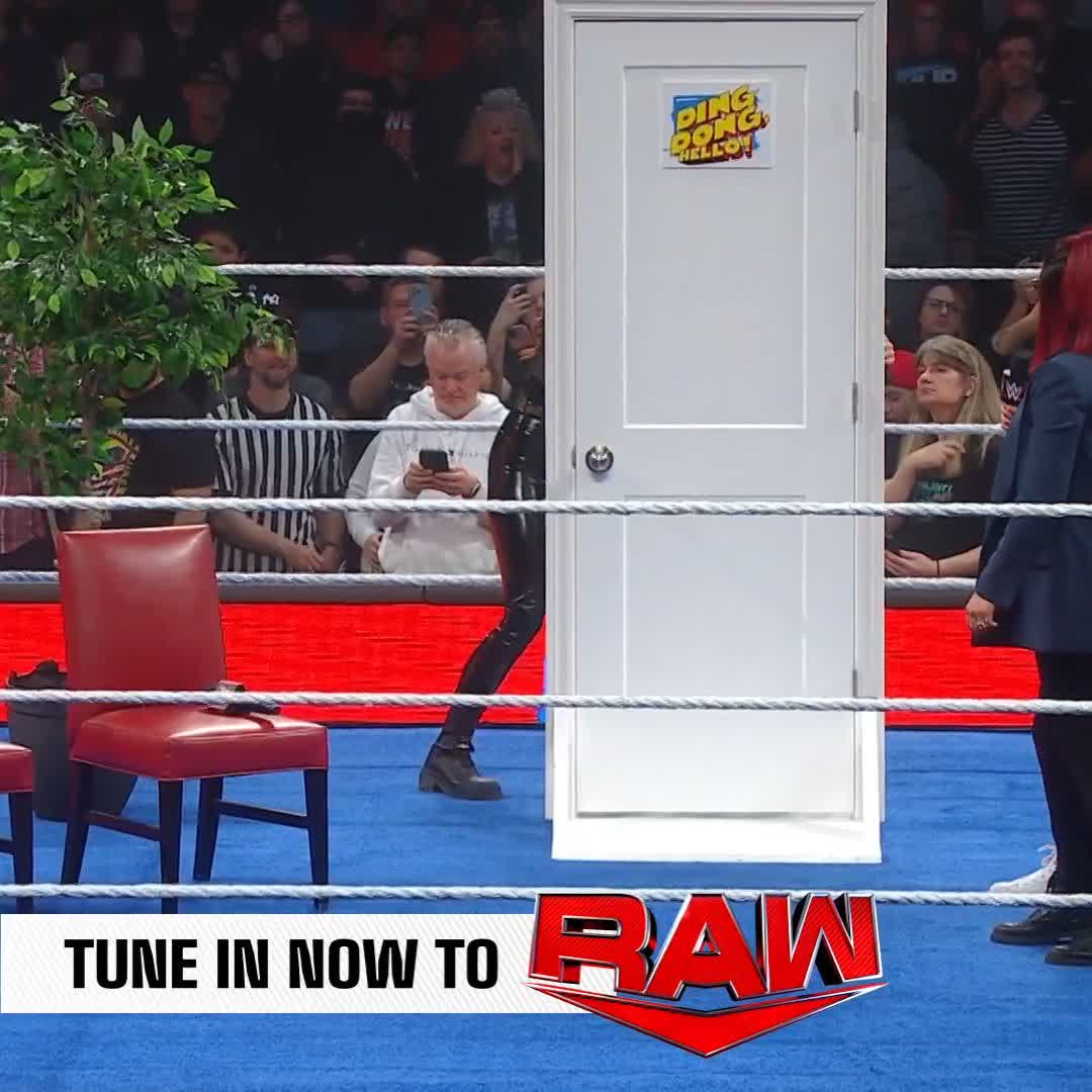 WWE on Twitter: "Look who just surprised @itsBayleyWWE on #WWERaw!!!!"