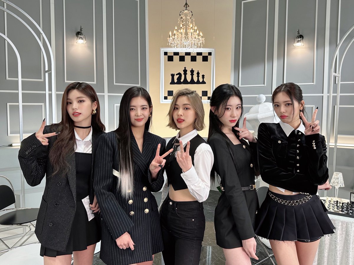 Yuna Thailand On Twitter Rt Jypeitzy Jp Itzy The 1st World Tour In