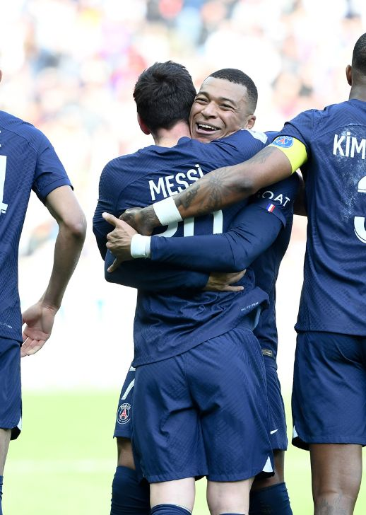 The science behind Messi's perfect free kick: The incredible technique ...