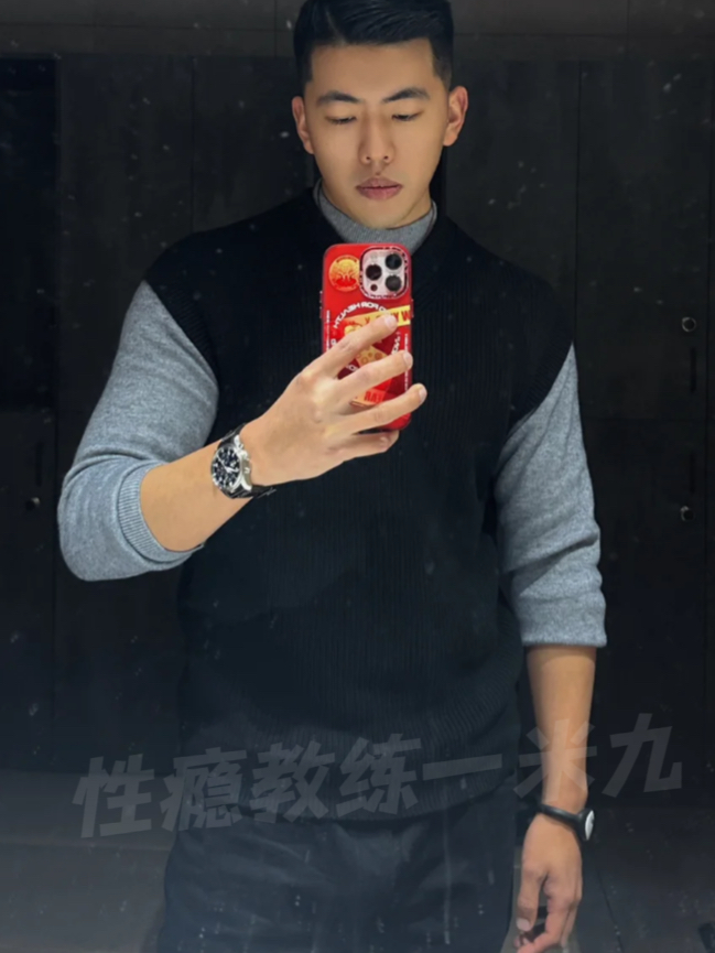 性瘾教练 On Twitter 有多少骚逼健身房办卡是为了吃到教练的大骚鸡吧 性瘾教练我的业绩是靠我这根二十加的粗大屌吗 操翻发骚发情的逼骚逼想吃劳资屌的报名私信