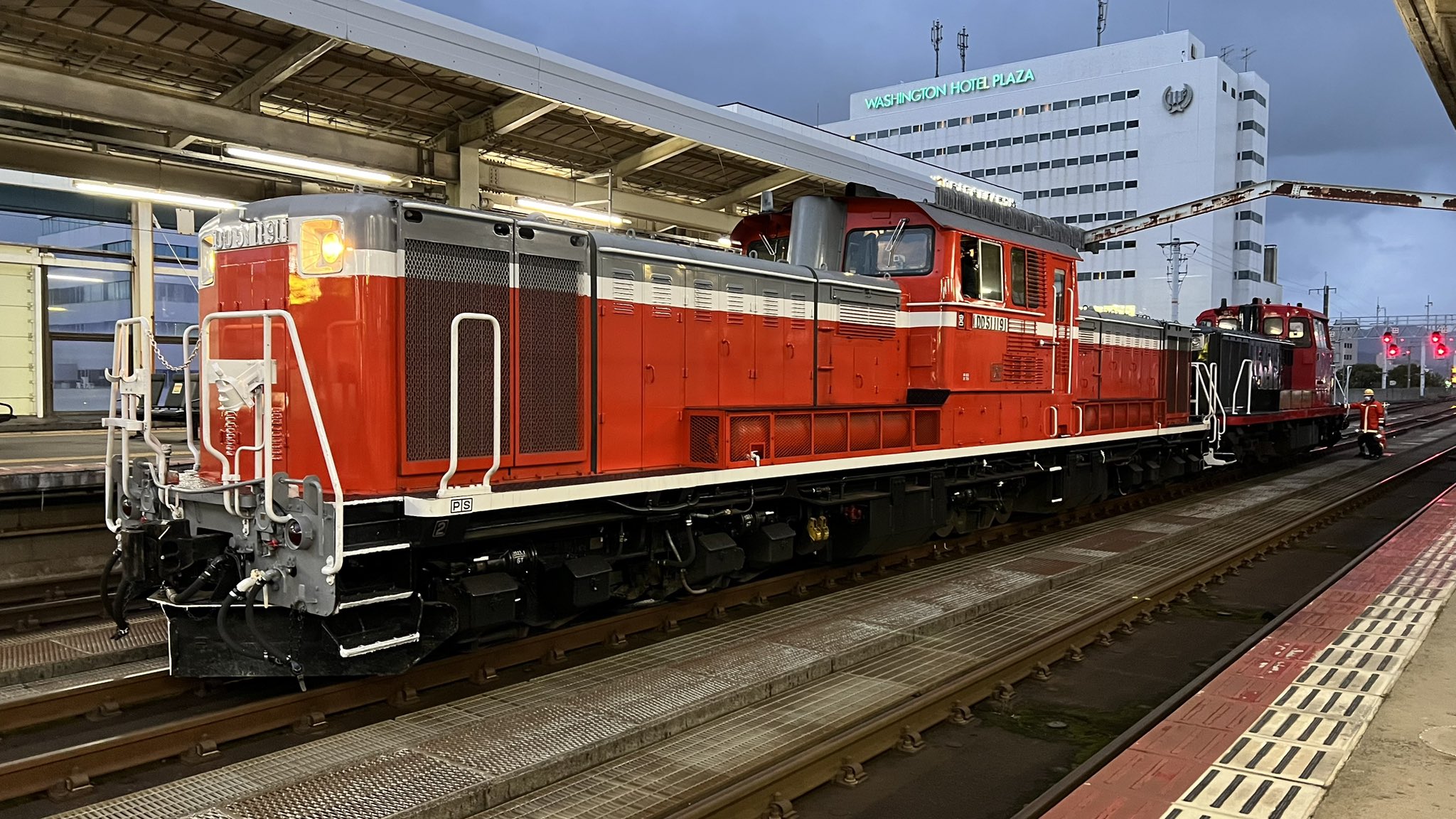 白雨 瑞穂 on Twitter: "2022/2/21 臨便**** DD51-1191&DE10-1104（嵯峨野） GT鳥取支所緊急入区回送 本日米子から京都（梅小路）へ回送予定だった ...