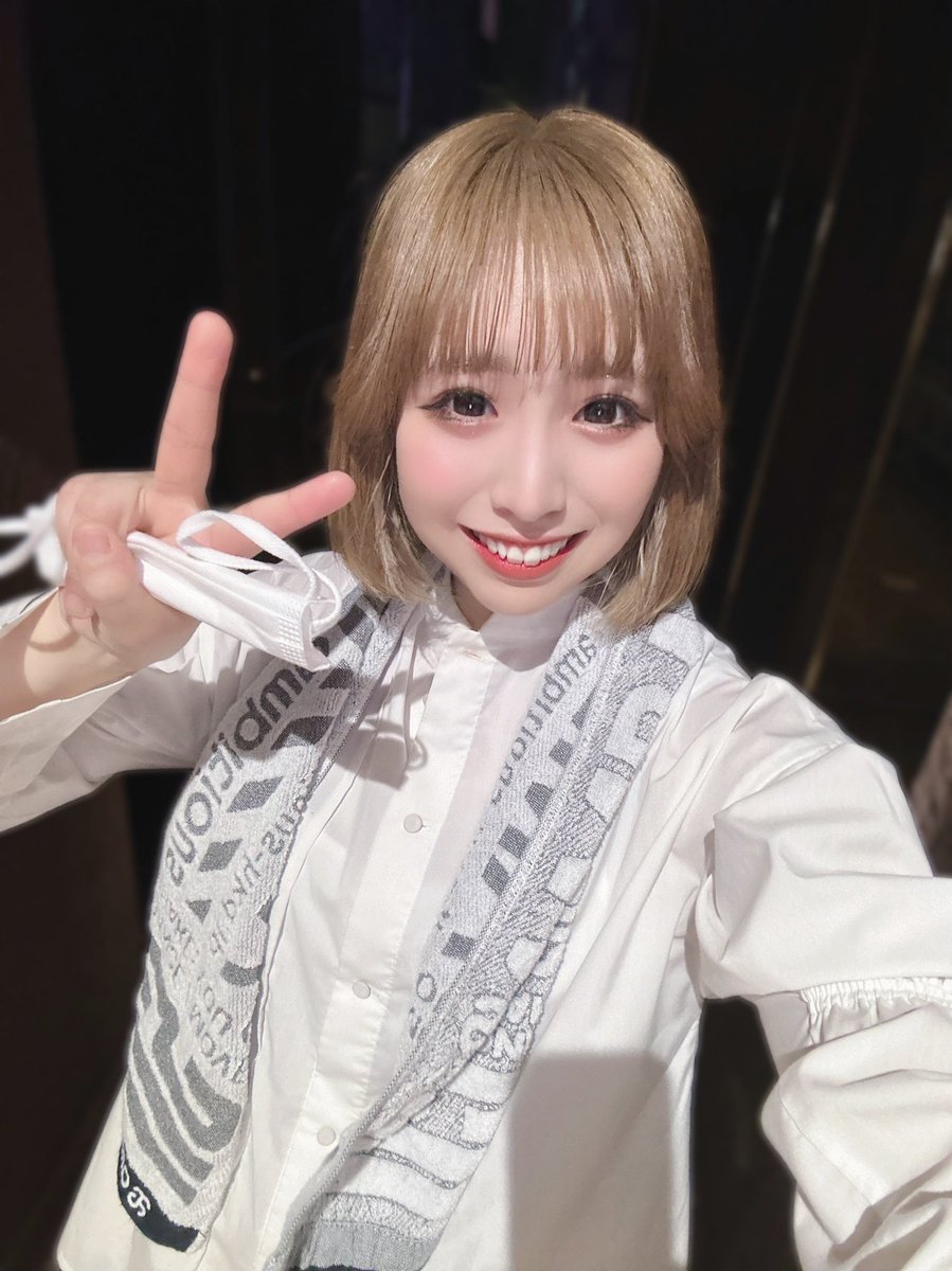 MOEKA（ambitious） on Twitter: "めずらしくわらってるやつ LOVE HOKKAIDOにショットライブに ありがとう(＞＜)♡ なんか今日サウナとおんなじくらい 汗か ...
