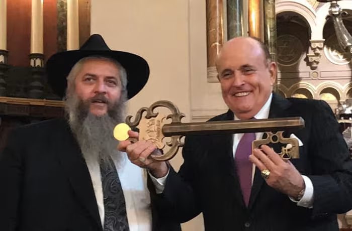 “Rabbi Moshe Reuven Azman has strong ties to the people around U.S ...