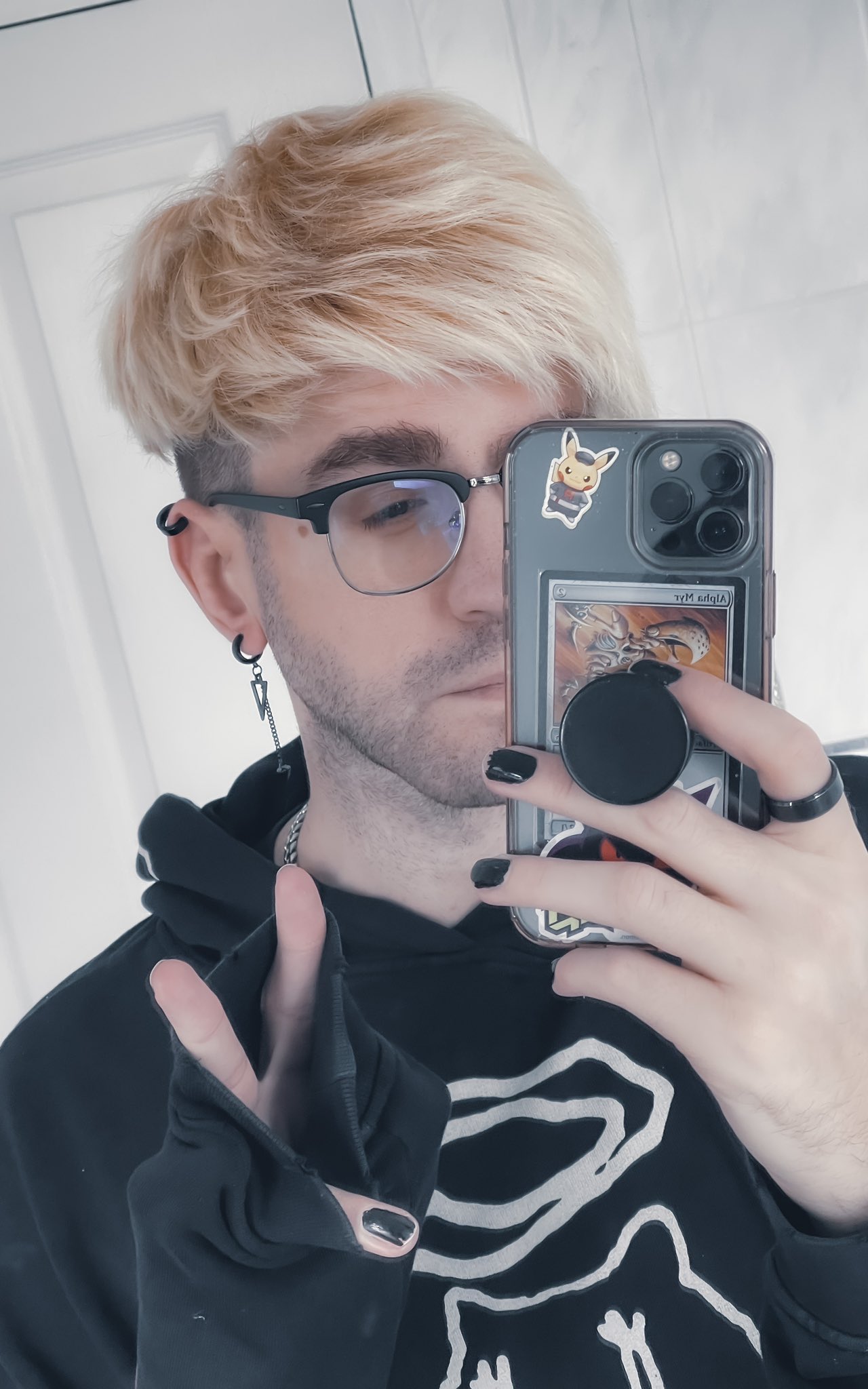 Forx フォックス on Twitter: "I tried some fake piercings and now I need my ...