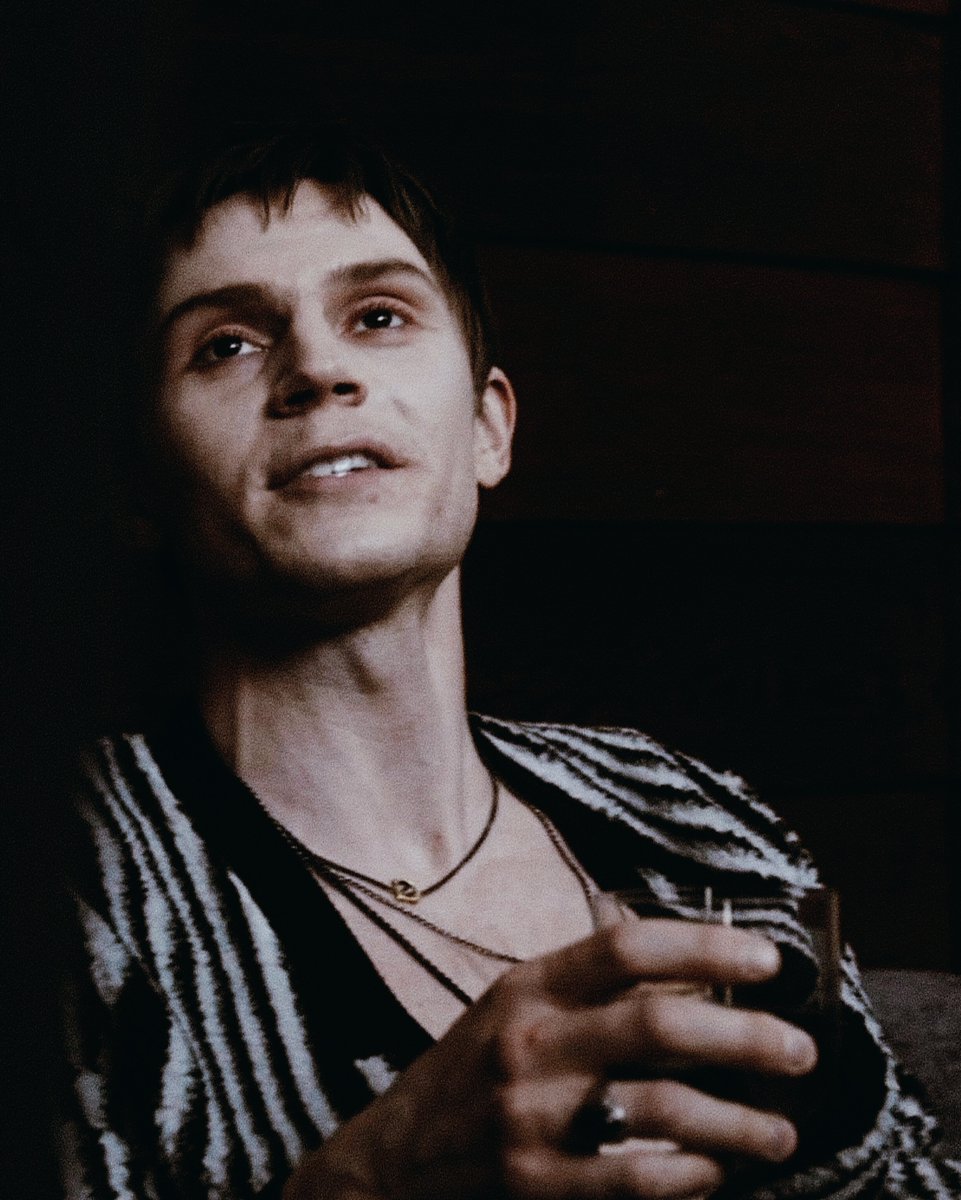 𝕄𝕖𝕥 𝕋𝕪𝕝𝕖𝕣/𝕊𝕙𝕖𝕝𝕝𝕖𝕪 on Twitter: "RT @____________ahs: Evan Peters as Austin Sommers in American ...