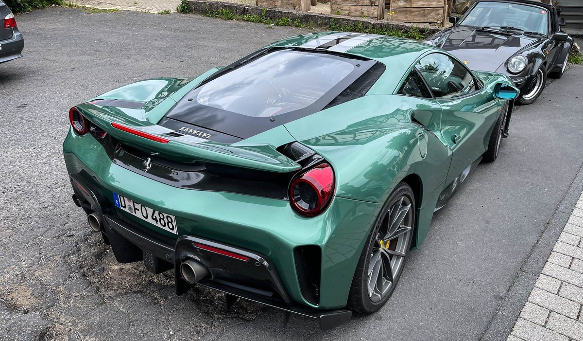 Poncho23 on Twitter: "RT @FerrariConnois1: This 1-of-1 Ferrari Pista is painted in a unique ...