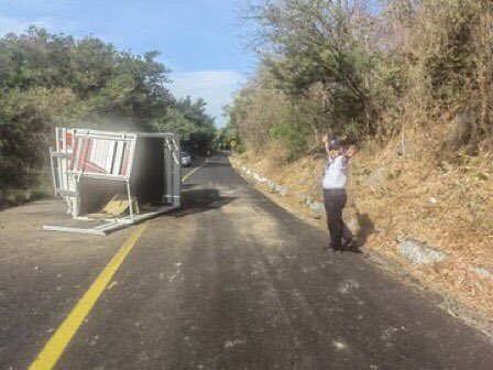 Sofy Valdivia On Twitter рџ ќ пёџ Reportevial Volcadura Sobre La Carretera