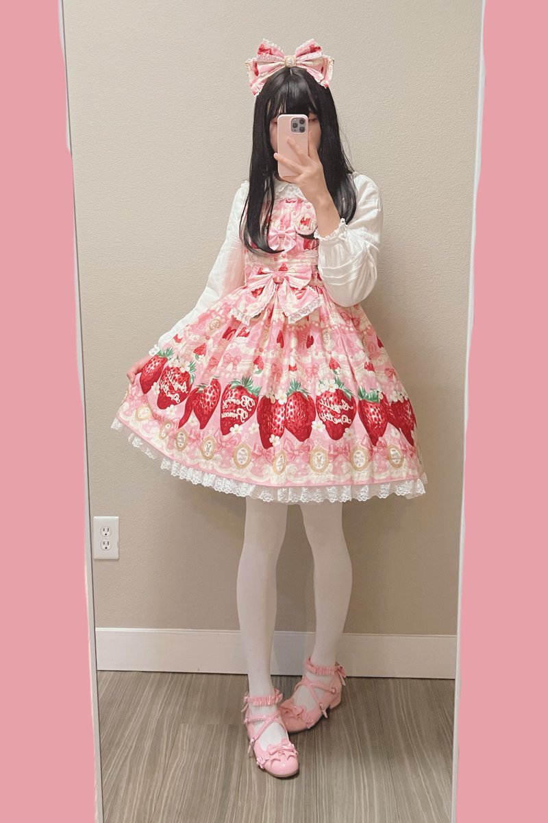HimeUzuki on Twitter: "#angelicpretty Melty Berry Princess JSK 🍓 #uzukiootd 周二是Uzuki草莓日！穿草莓裙裙上班 ...