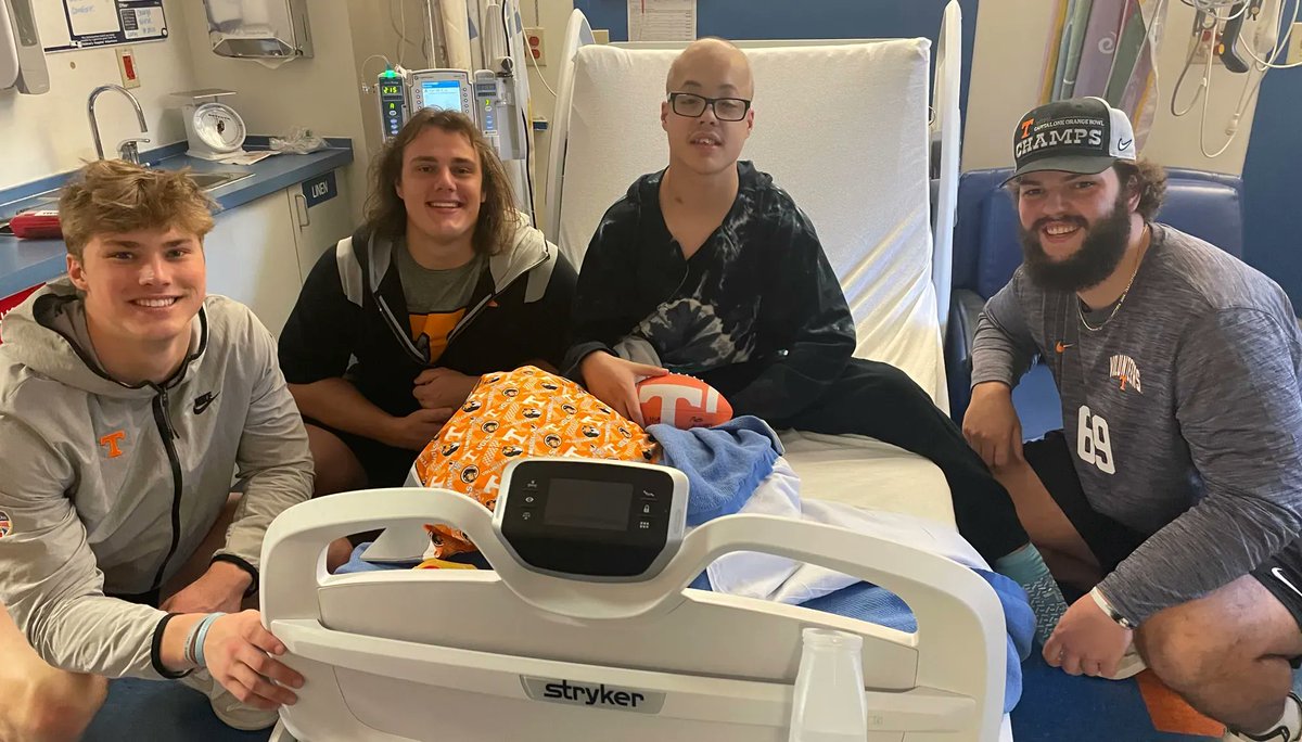 East Tennessee Children's Hospital on Twitter: "UT Vols football players make another amazing ...